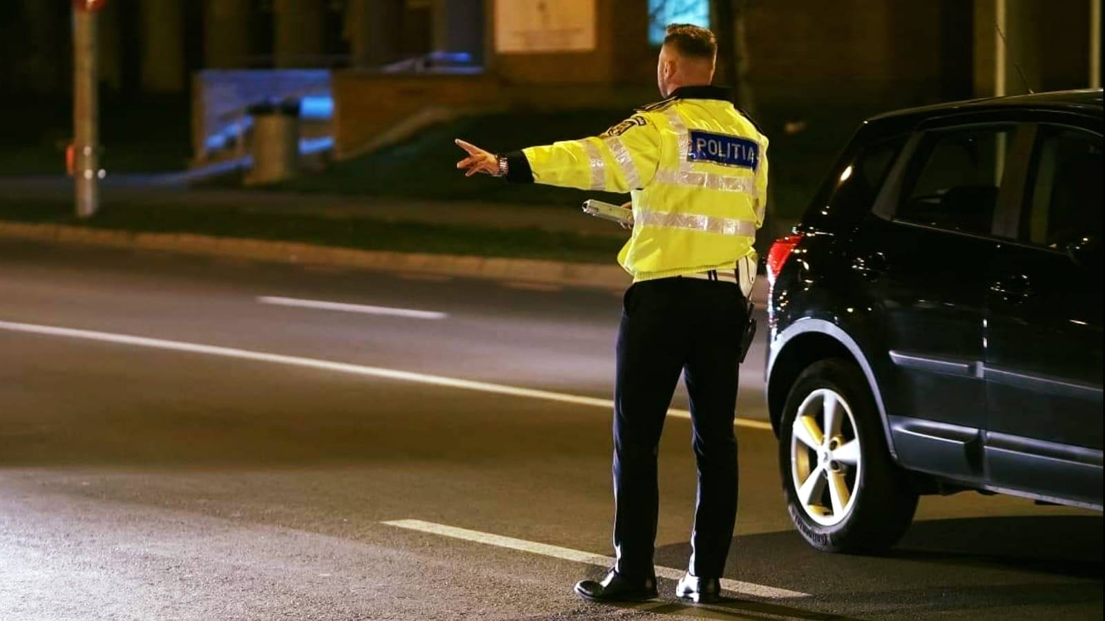 Ce a răspuns un polițist atunci când un șofer l-a întrebat "Știi cine e ...